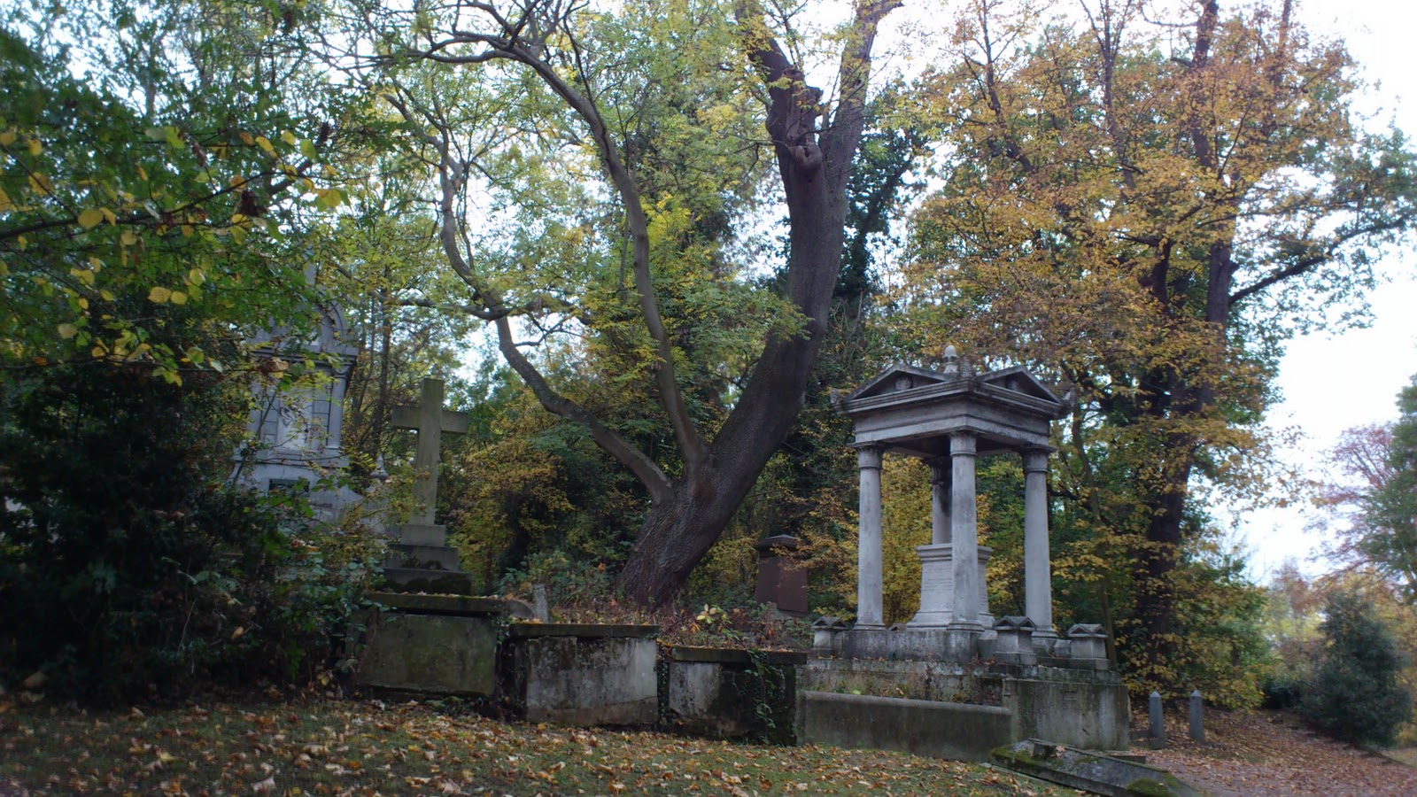 A hidden gem in south east London: Nunhead Cemetery – Flickering Lamps