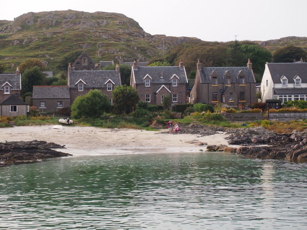 Rèilig Odhrain, the ancient cemetery on the edge of the world ...