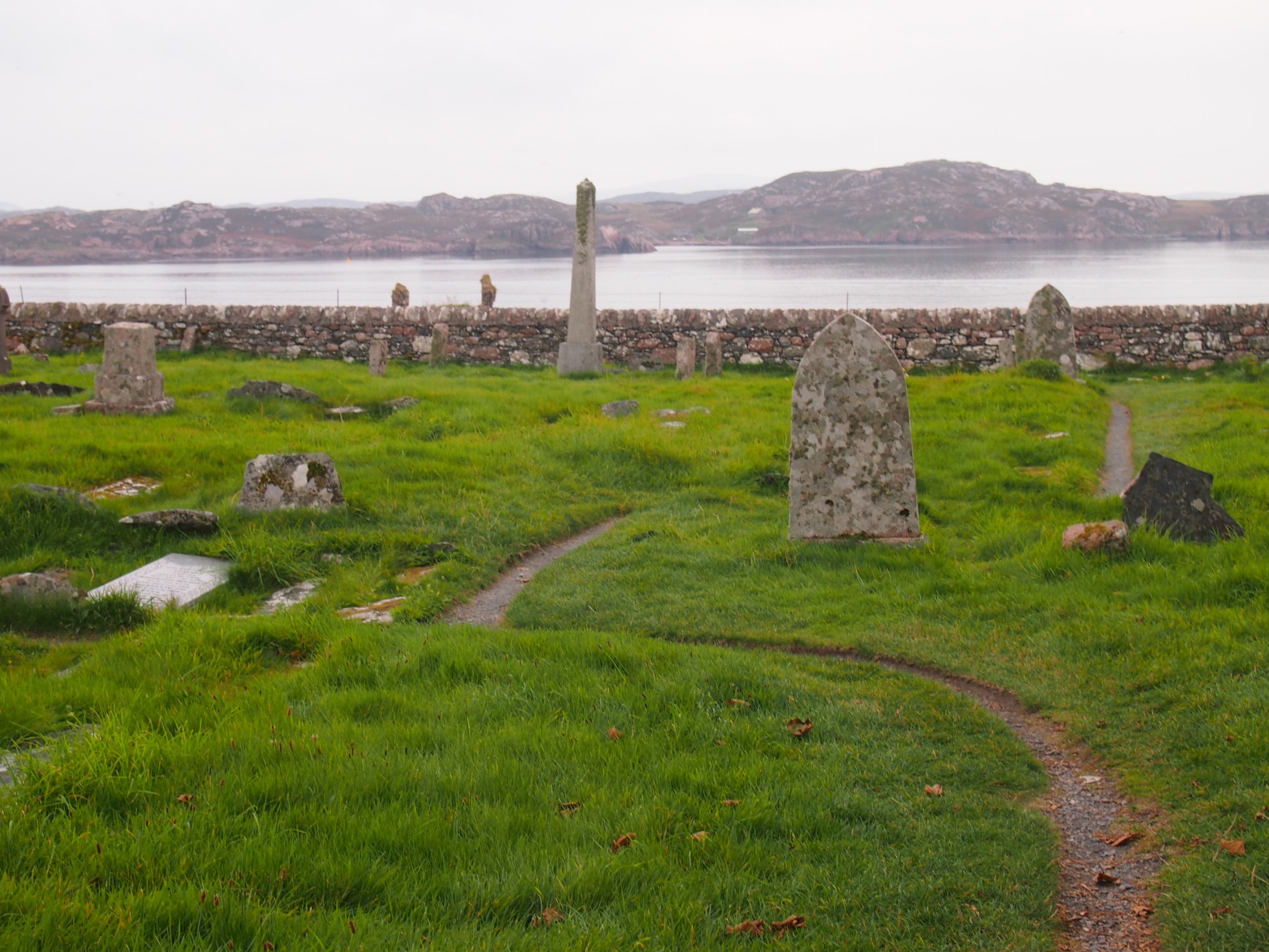 Rèilig Odhrain, the ancient cemetery on the edge of the world ...
