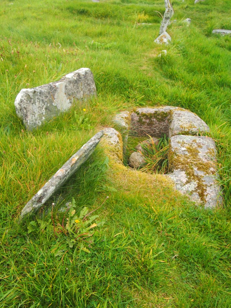 Rèilig Odhrain, the ancient cemetery on the edge of the world ...