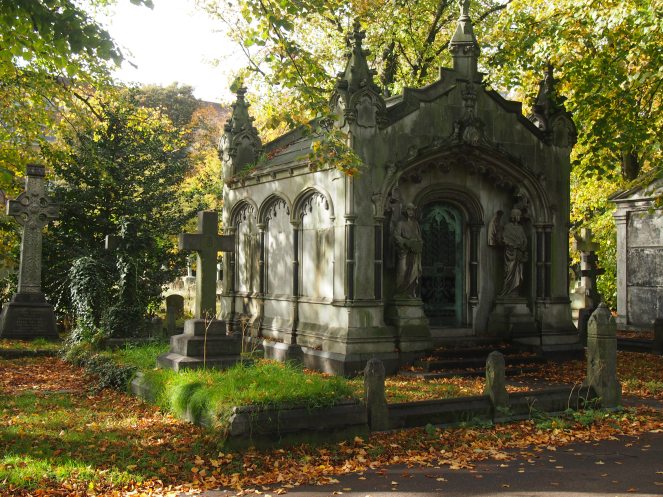 Brompton Cemetery, an open-air cathedral of remembrance – Flickering Lamps