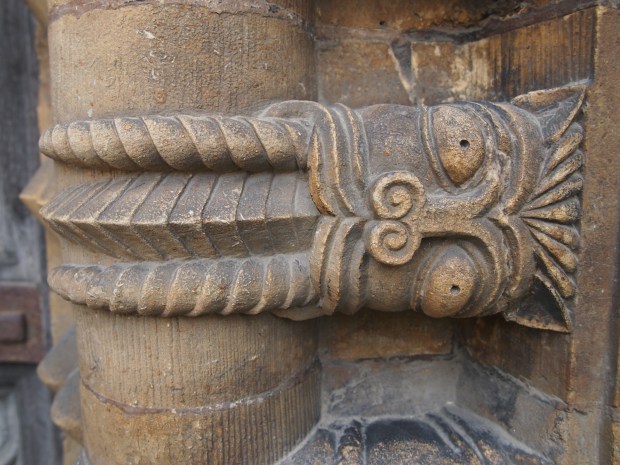 The precious Romanesque carvings at Lincoln Cathedral – Flickering Lamps