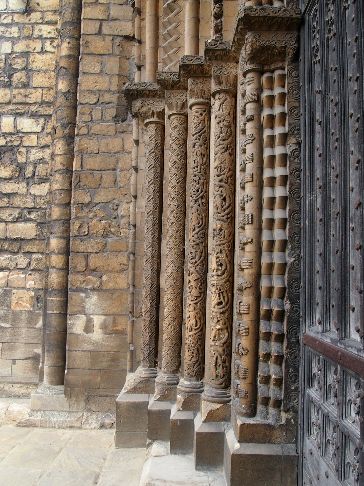 The precious Romanesque carvings at Lincoln Cathedral – Flickering Lamps
