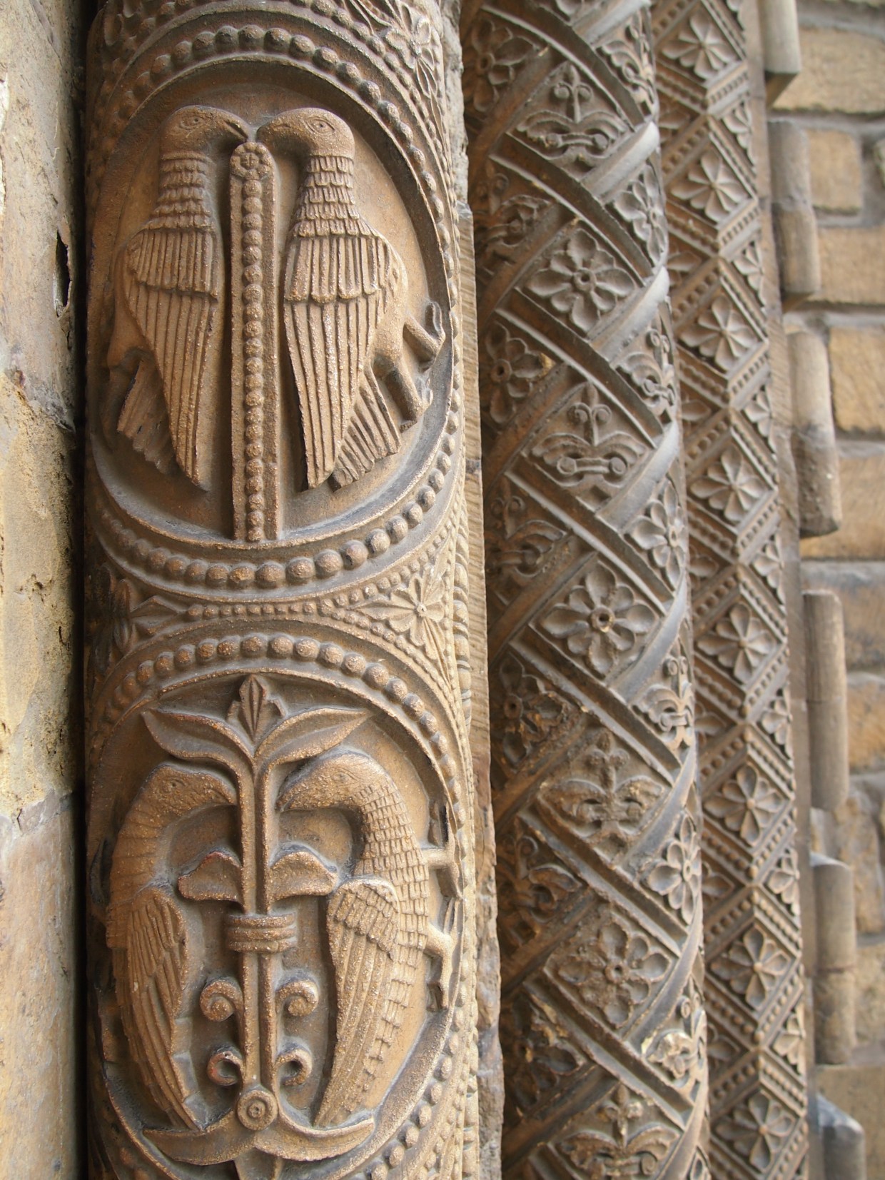 The precious Romanesque carvings at Lincoln Cathedral – Flickering Lamps