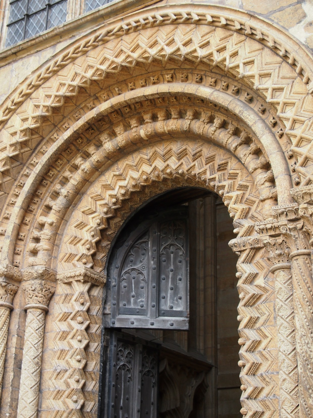 The precious Romanesque carvings at Lincoln Cathedral – Flickering Lamps