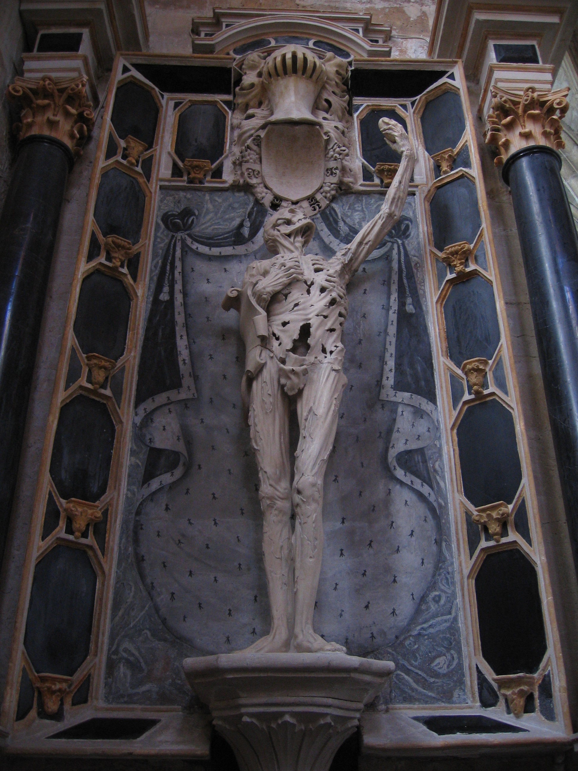 A most macabre tomb in Lincoln Cathedral – Flickering Lamps