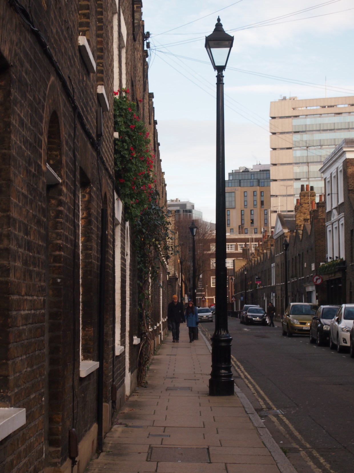 Discovering the “impossibly handsome” Roupell Street – Flickering Lamps