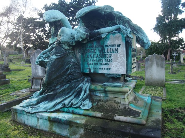 East Sheen Cemetery and the “Angel of Death” – Flickering Lamps