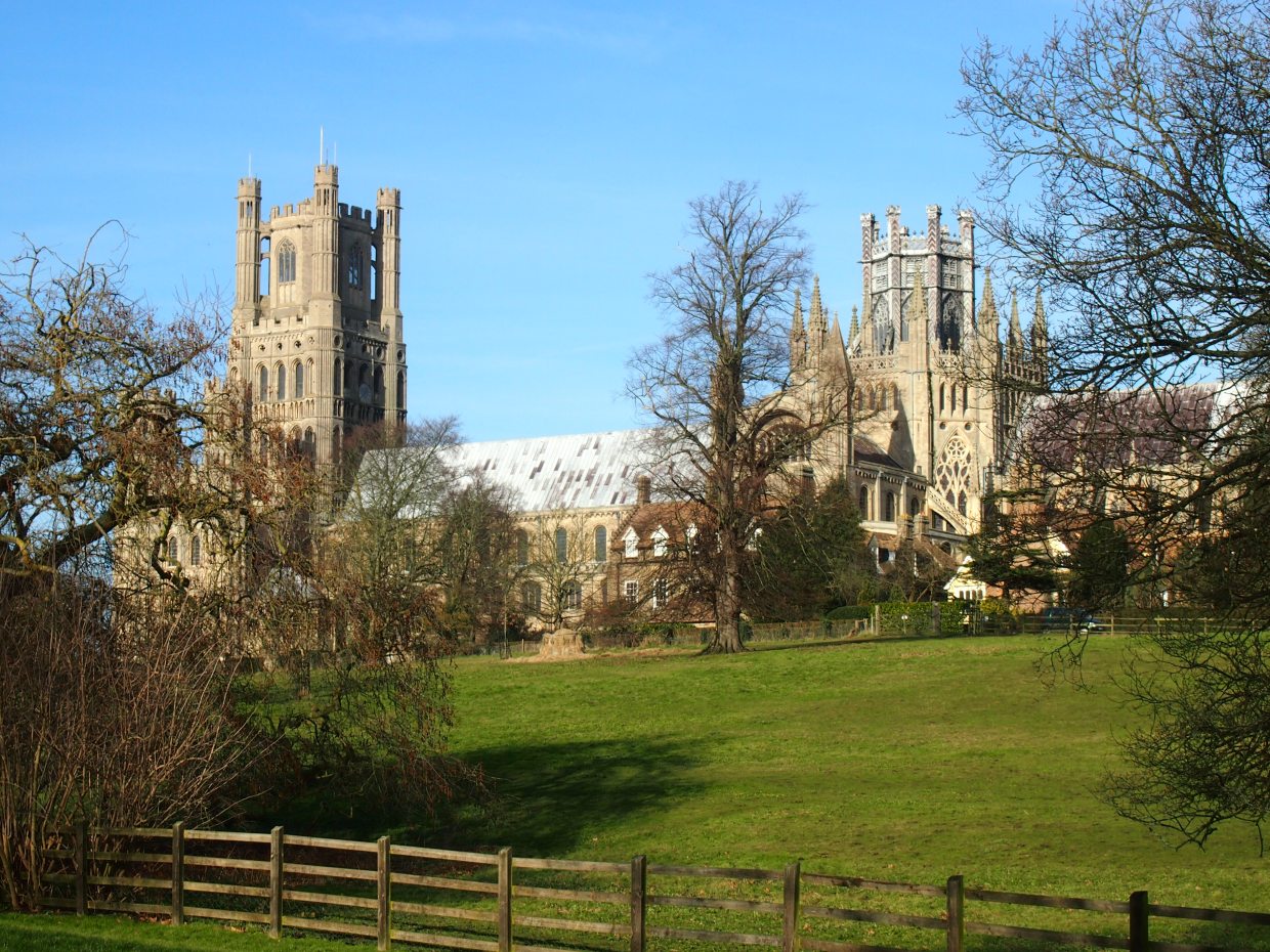The stunning “ship of the Fens” – Ely Cathedral – Flickering Lamps