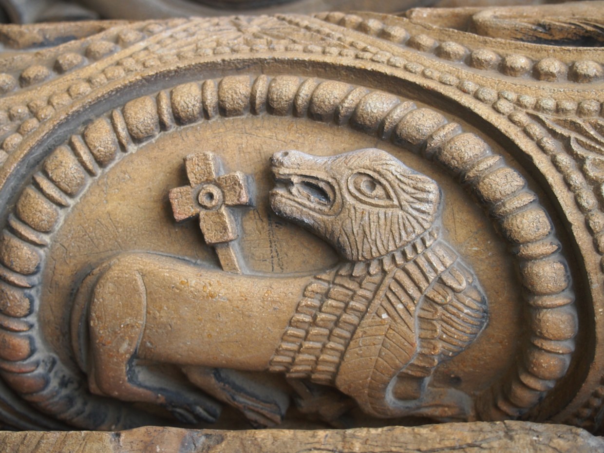 The precious Romanesque carvings at Lincoln Cathedral – Flickering Lamps