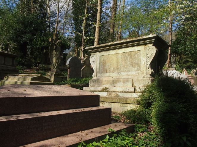 The Victorian splendour of Highgate’s Western Cemetery – Flickering Lamps