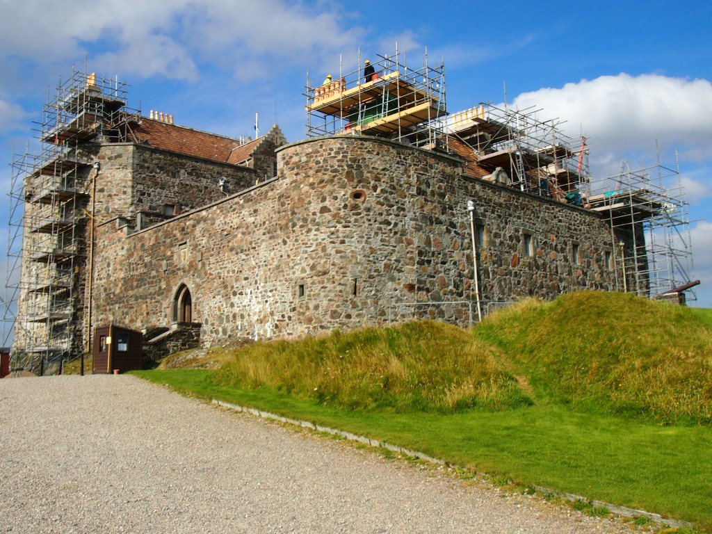 Duart Castle: the turbulent history of the ancestral home of Clan ...