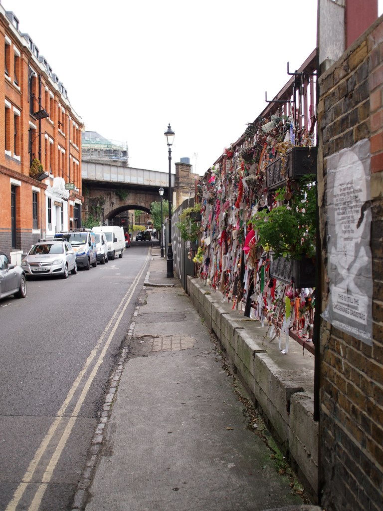 Cross Bones: a modern shrine to old London’s outcast dead – Flickering ...